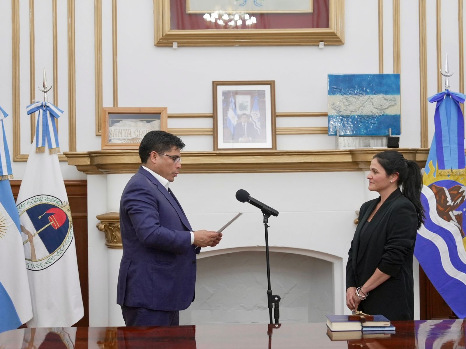 Claudio Vidal tomó juramento a la nueva ministra de Gobierno y al ...